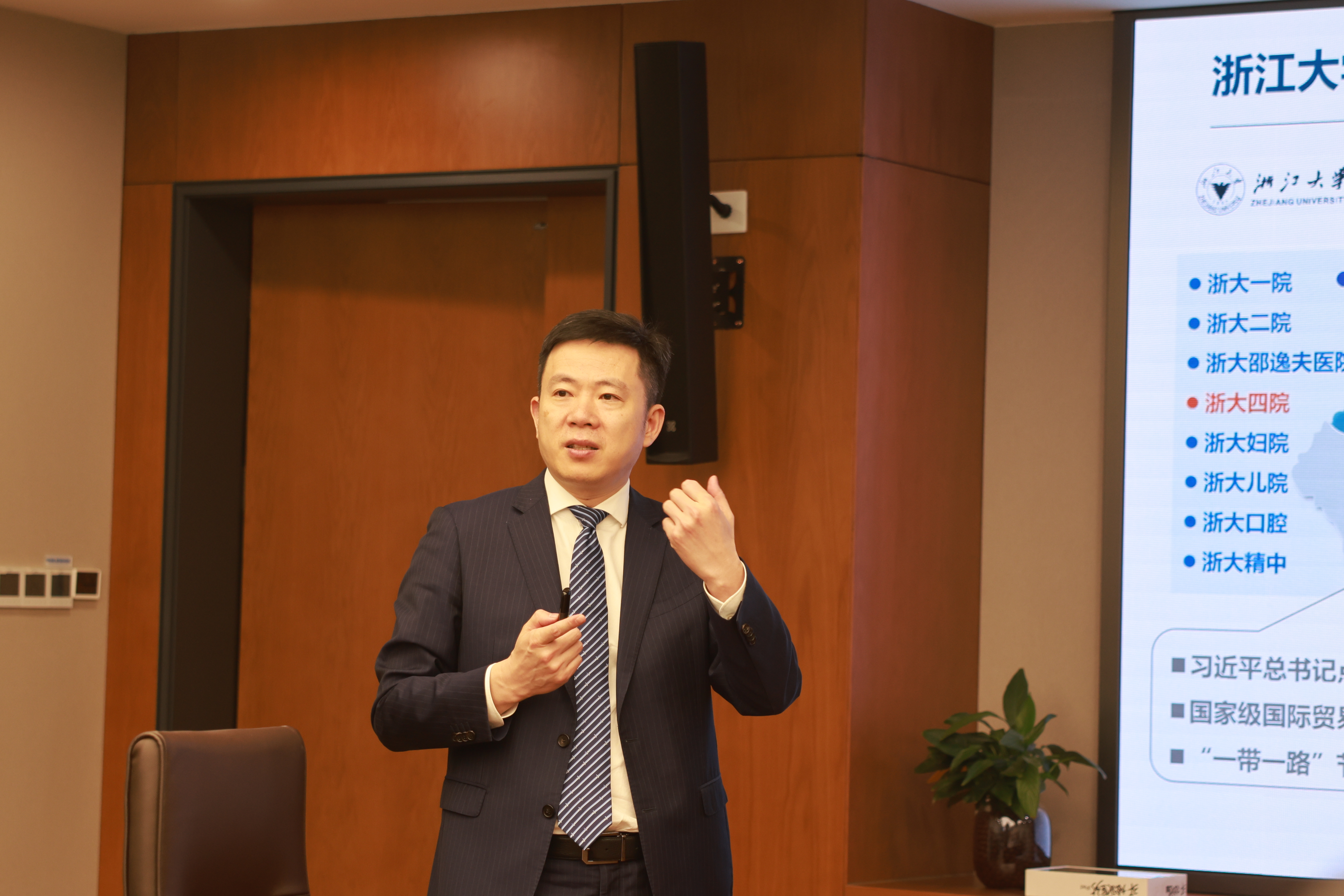 郑州大学到访浙大国际医学院调研交流